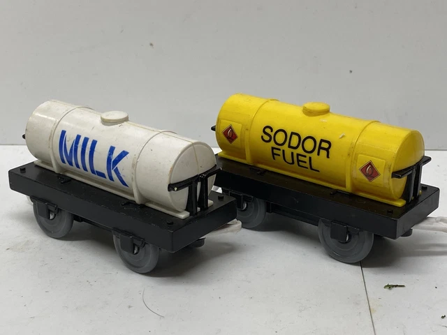 THOMAS THE TANK Engine Trackmaster x2 Tanker Wagons Milk & Sodor Fuel £ ...