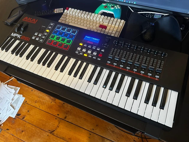 AKAI PROFESSIONAL MPK261 - 61-Key Semi-Weighted USB MIDI Keyboard ...