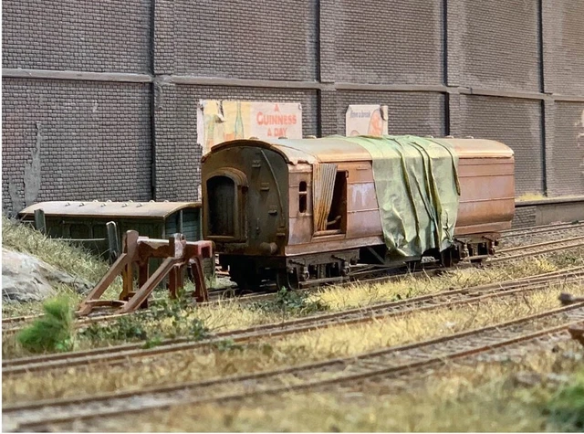 OO GAUGE COACH abandoned weathered Royal Mail Coach. Ref R1 £28.99 ...