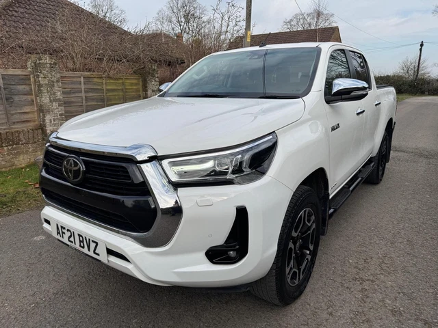2021 TOYOTA HILUX Invincible D/Cab Pick Up 2.8 D-4D Auto PICK UP DIESEL ...