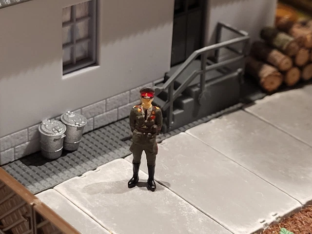 NVA/ DDR GENERAL der NVA Landstreitkräfte in Dienstuniform 1:87 EUR 9 ...
