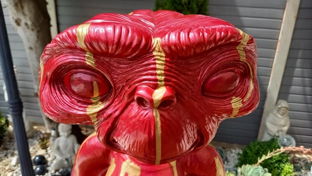 LIFE SIZE E.T Extra Terrestrial Film Prop Statue Iron Man Colours £285. ...