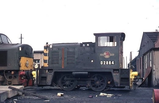 ORIGINAL COLOUR SLIDE of D2864 BR class 02 diesel shunter loco £4.99 ...