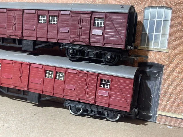 2 TRIANG OO Gauge Model Railway Br Maroon Bogie Utility Vans £15.00 ...