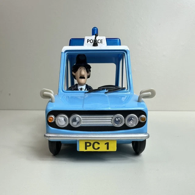 POSTMAN PAT TOYS Friction Police Car & PC Arhur Selby Figure 2006 £10. ...