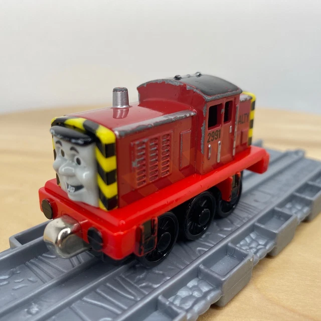 THOMAS THE TANK Engine Take N Play Take and Play Engine SALTY £10.99 ...