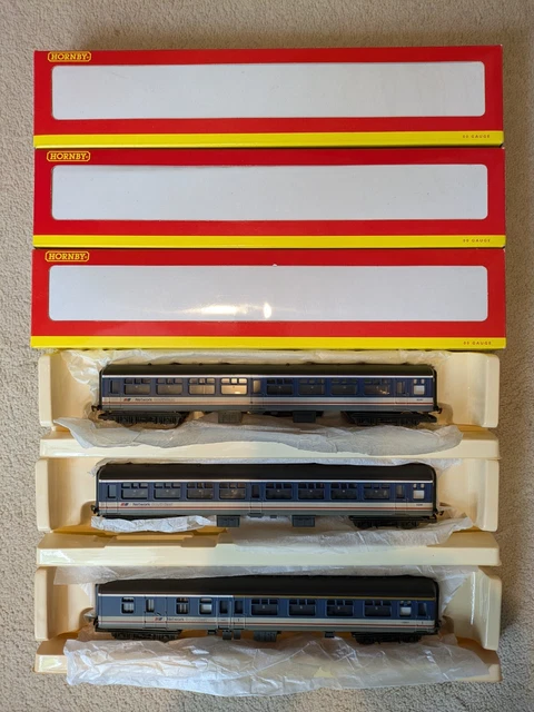 RAKE OF 3 x BR Mk2A Weathered Network SouthEast Coaches £69.99 ...