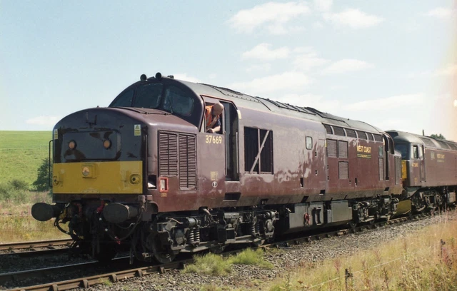 35MM RAILWAY COLOUR negative 37669 WCRC livery location & date unknown ...