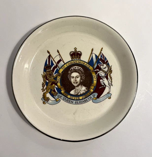 QUEEN ELIZABETH II Silver Jubilee (1952-1977) commemorative shallow ...
