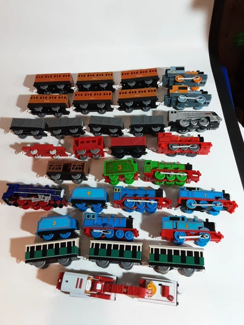 VINTAGE LARGE THOMAS Tomy Train Set Bundle - Trains,Track,Station ...