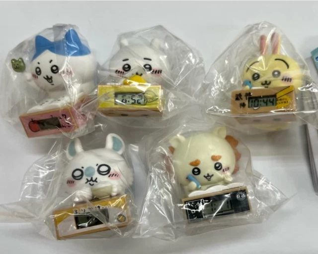 CHIIKAWA UHRFIGUREN-SET CHIIKAWA Hachiware Usagi Momonga Shisa ...