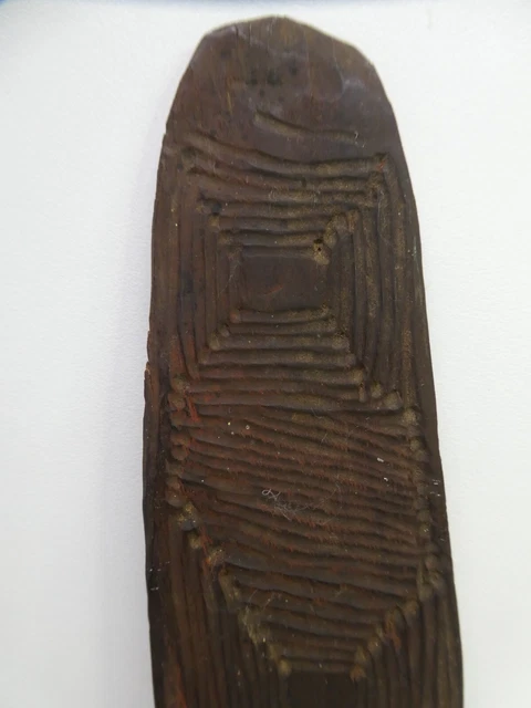 EARLY AUSTRALIAN ABORIGINAL Incised Fluted Message Stick Carved Weather ...
