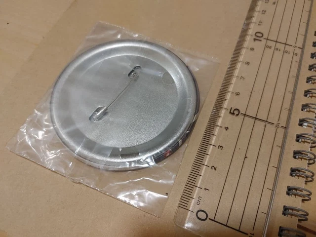 DISNEY TWISTED WONDERLAND Deuce Spade Can Badge Collectible Keychain ...