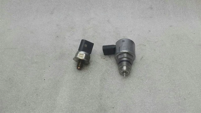 MERCEDES C W205 Fuel Pressure Sensor Set A6510700700 Raildrucksensor ...