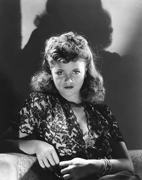 SIMONE SIMON IN Cat People, directed by Jacques Tourneur 1940s Old ...