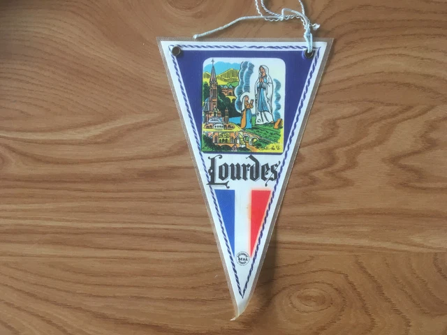 DRAPEAU FANION ANCIEN Automobilia Caravane LOURDES plastifié BEKA F73 ...