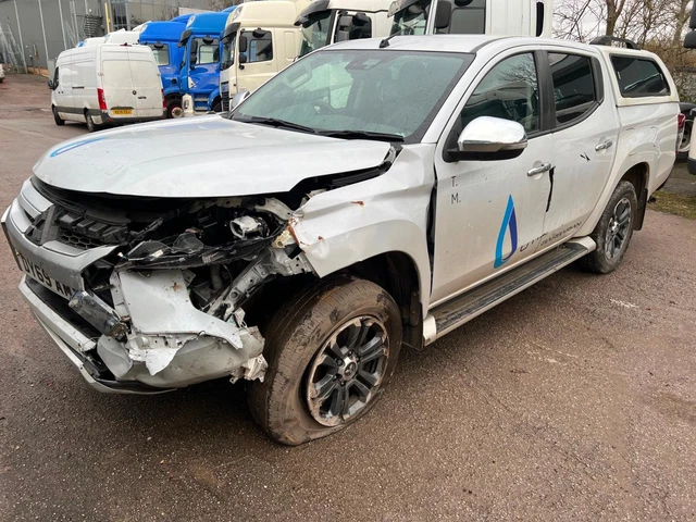 2020 MITSUBISHI L200 Bararian Di-D Invecs - Sports Pick Up Auto Damaged ...