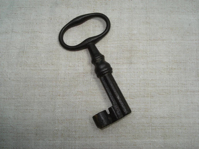 ANCIENNE CLÉ DE Serrure de Coffre / Clef Trèfle Fer Forgé 17e 18e EUR ...