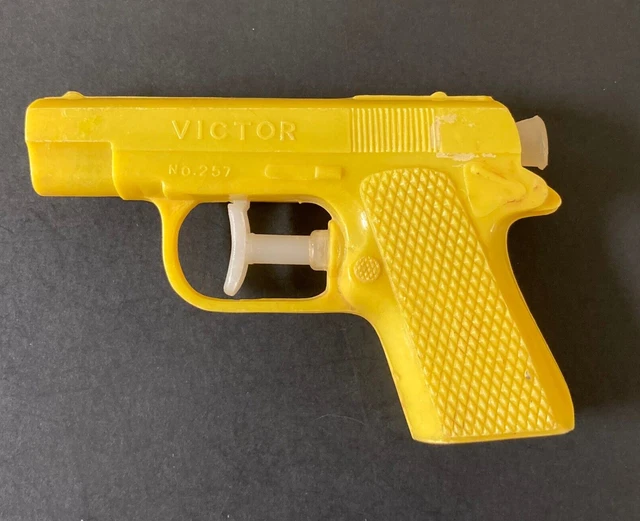 VINTAGE MAK'S TOY Squirt Gun Water Pistol VICTOR Yellow Hong Kong ...