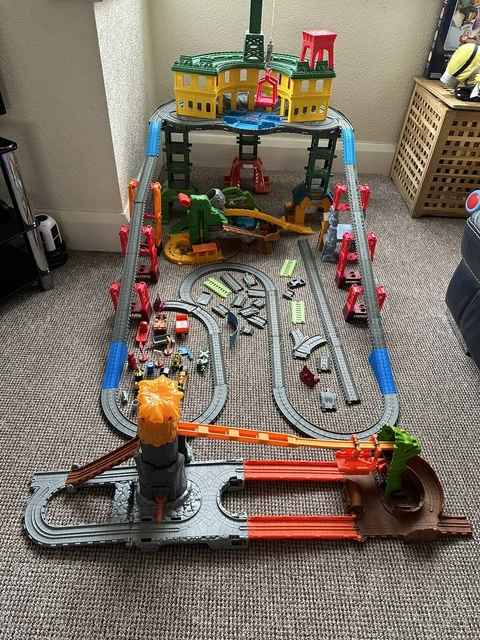 THOMAS AND FRIENDS Trackmaster Super Station - Bundle £65.00 - PicClick UK