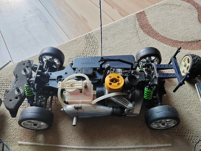 KYOSHO PURETEN ALPHA nitro 1 voiture de travail et 1 pour pièces de ...