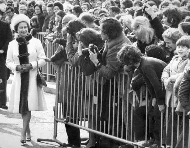 THE QUEEN AT The Opening Of London Bridge 1973 Old Historic Photo $9.00 ...