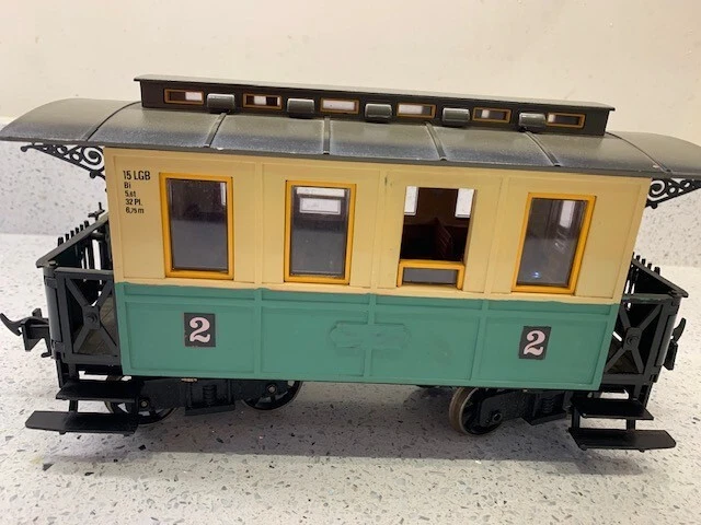 G GAUGE TRAIN Carriage Green and Cream Livery, with a Seated Interior £ ...