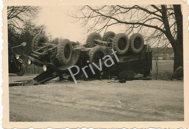 FOTO SECONDA GUERRA mondiale Wehrmacht Croce Rossa camion ribaltato incidente K1.95 EUR 34,90 ...