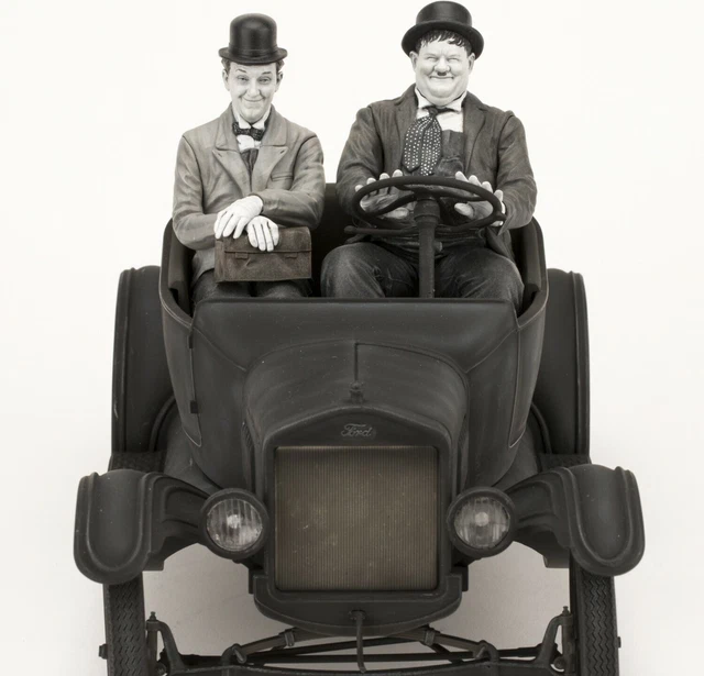 STAN LAUREL & OLIVER HARDY Stanlio e Ollio Ford T Runabout 1/12 ...