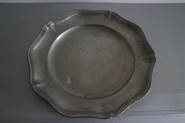 GRANDE ANCIENNE ASSIETTE ou plat en ETAIN FIN ZINN PEWTER poincons (2 ...