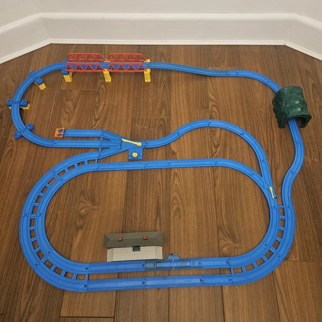 TOMY TRACKMASTER THOMAS The Tank Engine Starter Set Add On Track Bridge ...