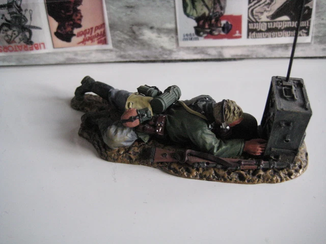 KING AND COUNTRY toy soldiers german ww2 Wehrmacht Radio operator £43. ...