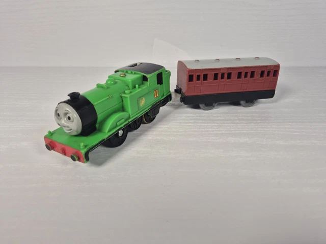 THOMAS AND FRIENDS Trackmaster Oliver Train And Coach 1998 Tomy Trains ...