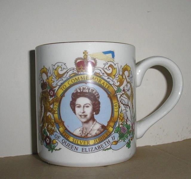 VINTAGE MIDWINTER QUEEN Elizabeth II Silver Jubilee Commemorative Mug ...