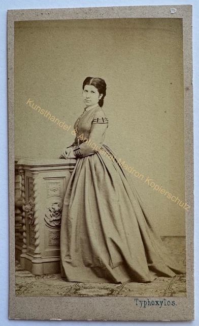 ORIG. CDV FOTO Fotografie Frau Dame Bild alt Mode um 1865 Wien ...
