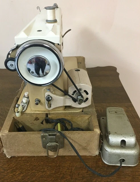 DRESSMAKER MODEL MZ DeLuxe ZigZag Precision Sewing Machine #94829 ...