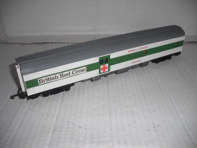RARE TRIANG HORNBY OO British Red Cross Ambulance Coach RAMC In White ...