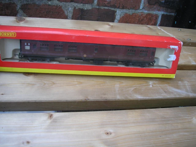 HORNBY R4203A BR Mk1 Buffet Car / Coach ' M1820 ' ( Weathered ) - Boxed ...