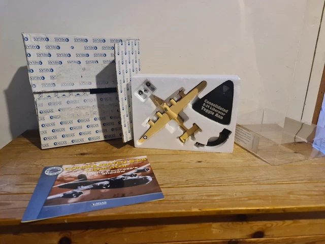 ATLAS CONSOLIDATED B-24 Liberator Teggie Ann Model Plane £12.00 ...