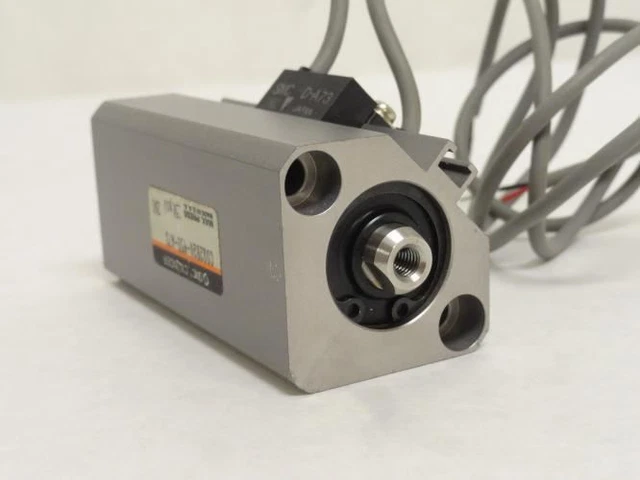 209814 OLD-STOCK; SMC CDQ2B20-45D-A73 Air Cylinder W/Auto-Switch; 20mm ...