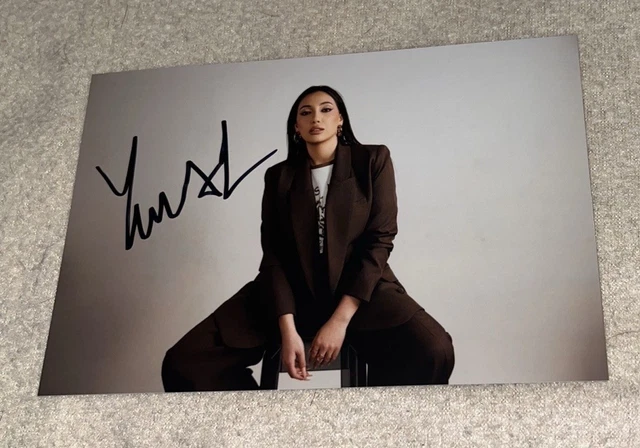 PHOTO DEDICACE AUTOGRAPH Israel Eurovision Yuval Raphael 2025 EUR 25,00 ...