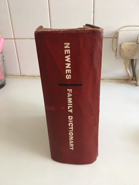 VINTAGE NEWNES FAMILY Reference Dictionary 1st Edition £49.95 - PicClick UK