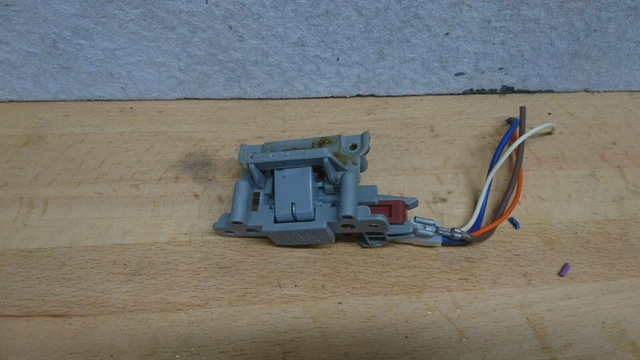 HOTPOINT AQUARIUS DISHWASHER SDW60 door latch catch switch £6.00 ...