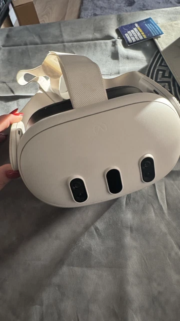 META QUEST 3 128GB VR Headset - Including Controllers, Charger Plug And ...