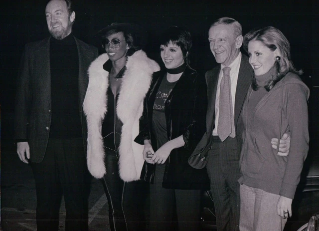 ORIGINAL 8X10 CANDID Photo Liza Minelli Fred Astaire Lorna Luft ...