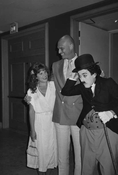 AMERICAN ACTOR RICHARD Moll with a Charlie Chaplin impersonator 1985 ...