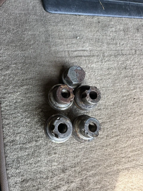 LAND ROVER DISCOVERY 2 /p38 Range Rover Locking Wheel Nuts And Key £35. ...