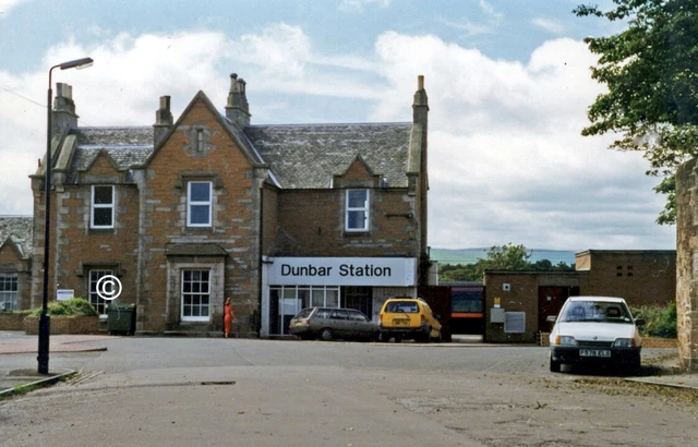 DUNBAR RAILWAY STATION, EDINBURGH, SCOTLAND. 1997 PHOTO 12 x 8 (A4) £6. ...