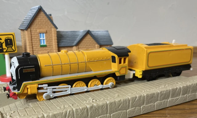 THOMAS & FRIENDS TrackMaster Murdoch and Tender Motorized Train Engine ...