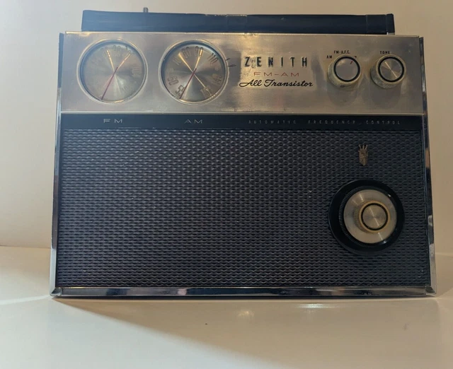 EARLY 1960S ZENITH FM-AM All Transistor Royal 2000 Vintage Radio P2 ...
